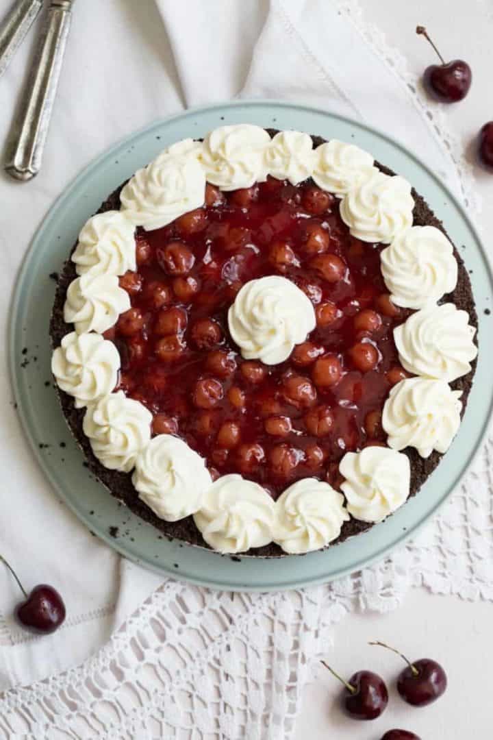 Black Forest Cherry No-Bake Cheesecake - Valentina's Corner