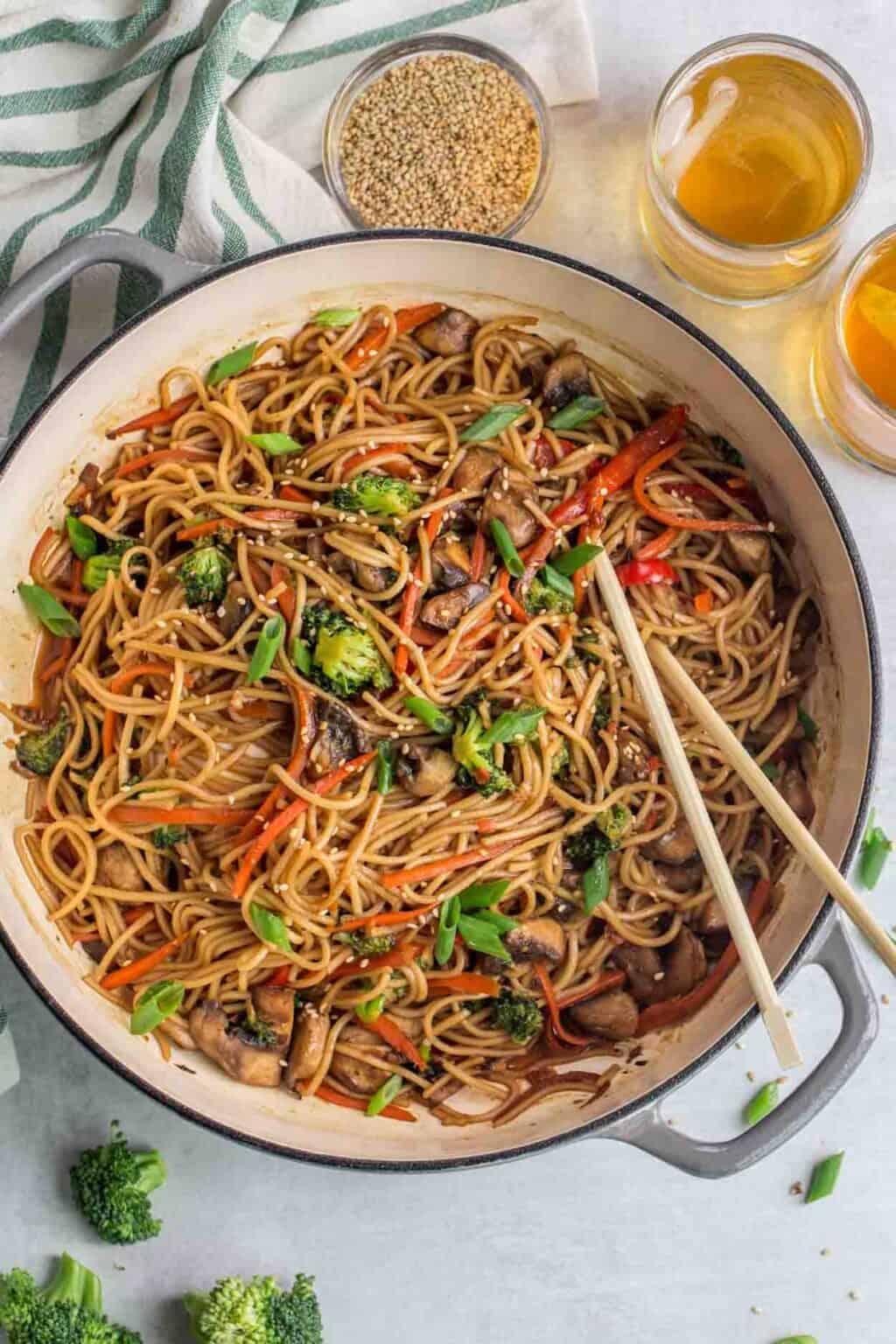 Vegetable Lo Mein Recipe (VIDEO) - Valentina's Corner
