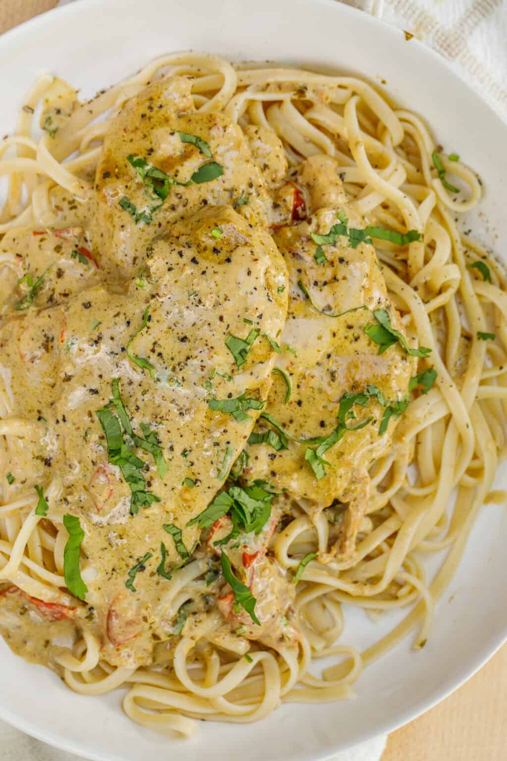 Creamy Pesto Chicken Recipe (VIDEO) - Valentina's Corner