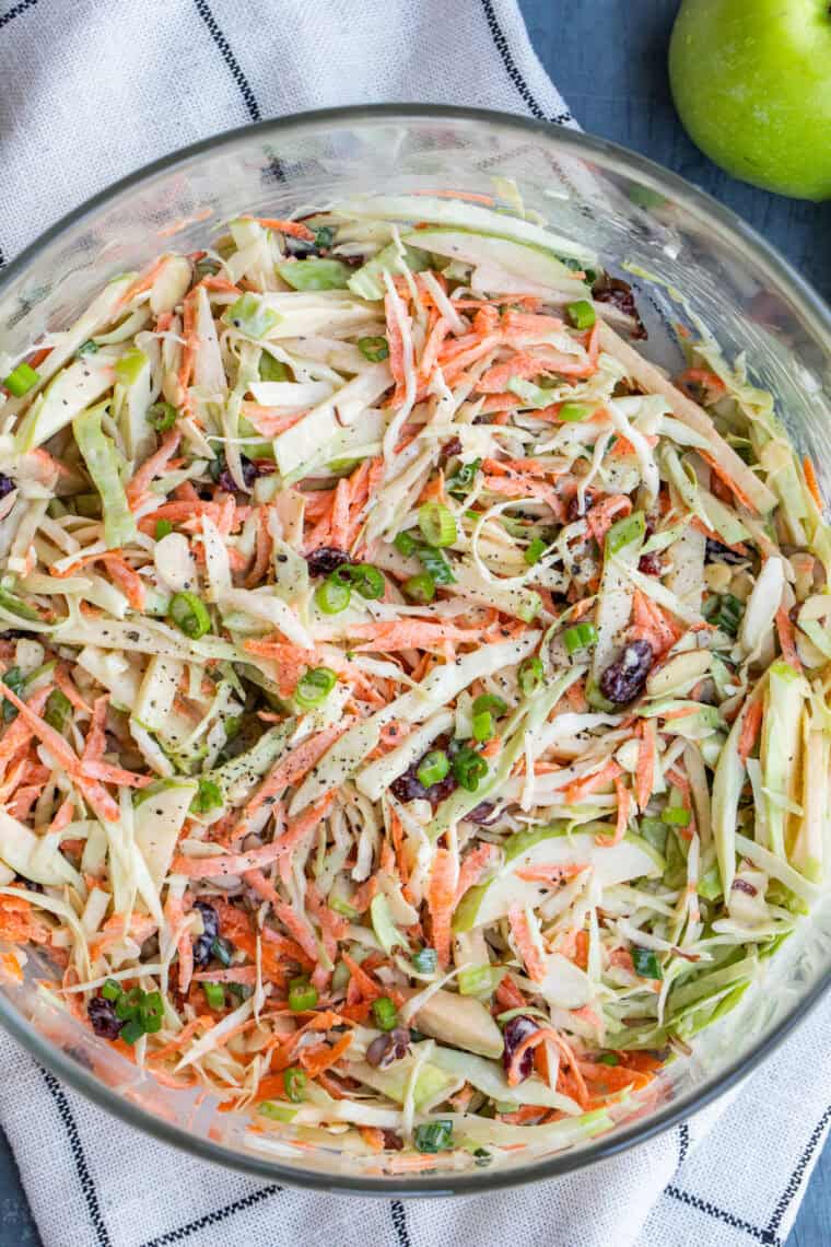 Easy Apple Coleslaw (VIDEO) (Creamy & Crunchy) - Valentina's Corner